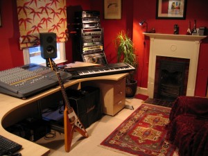 Home recording studio design idea, comformtable, cool vibe | POLITUSIC